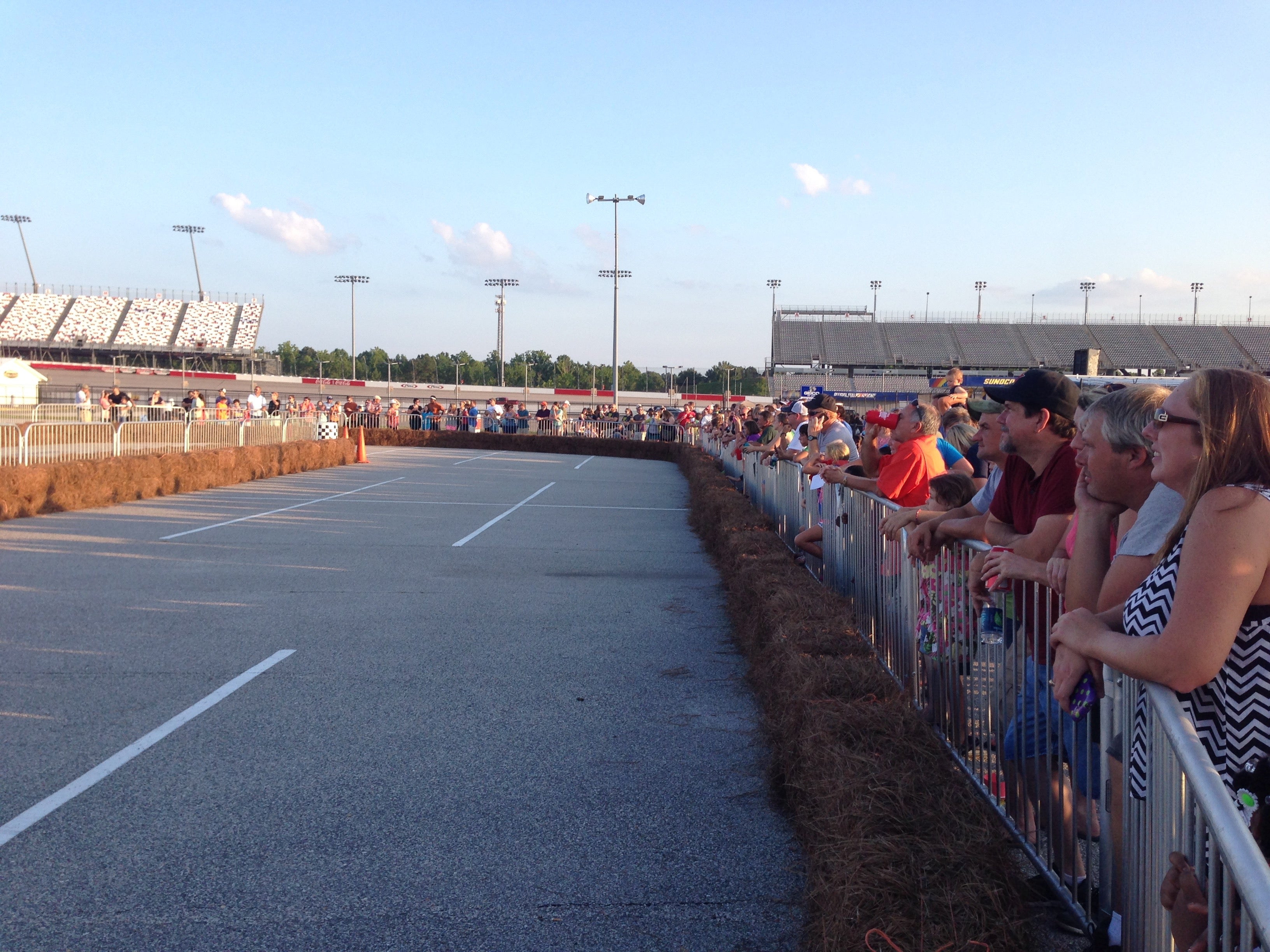 Metal vs Plastic Crowd Barriers: Pros & Cons – Epic Crowd Control