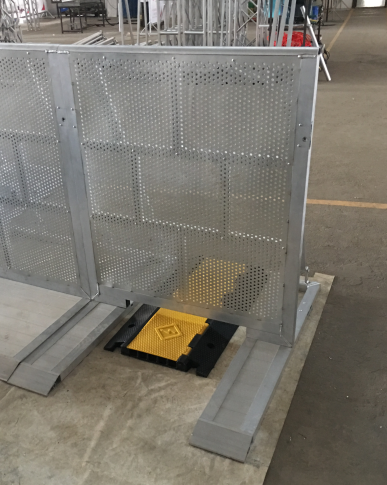 Concert Style Stage Barrier With Aluminum Cable Unit | EPIC Solutions ...